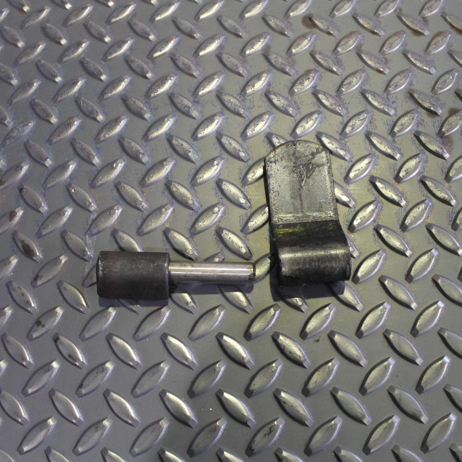 Hinge | For Steel Drop Sides, Tailgates and Trailers – TL Spares